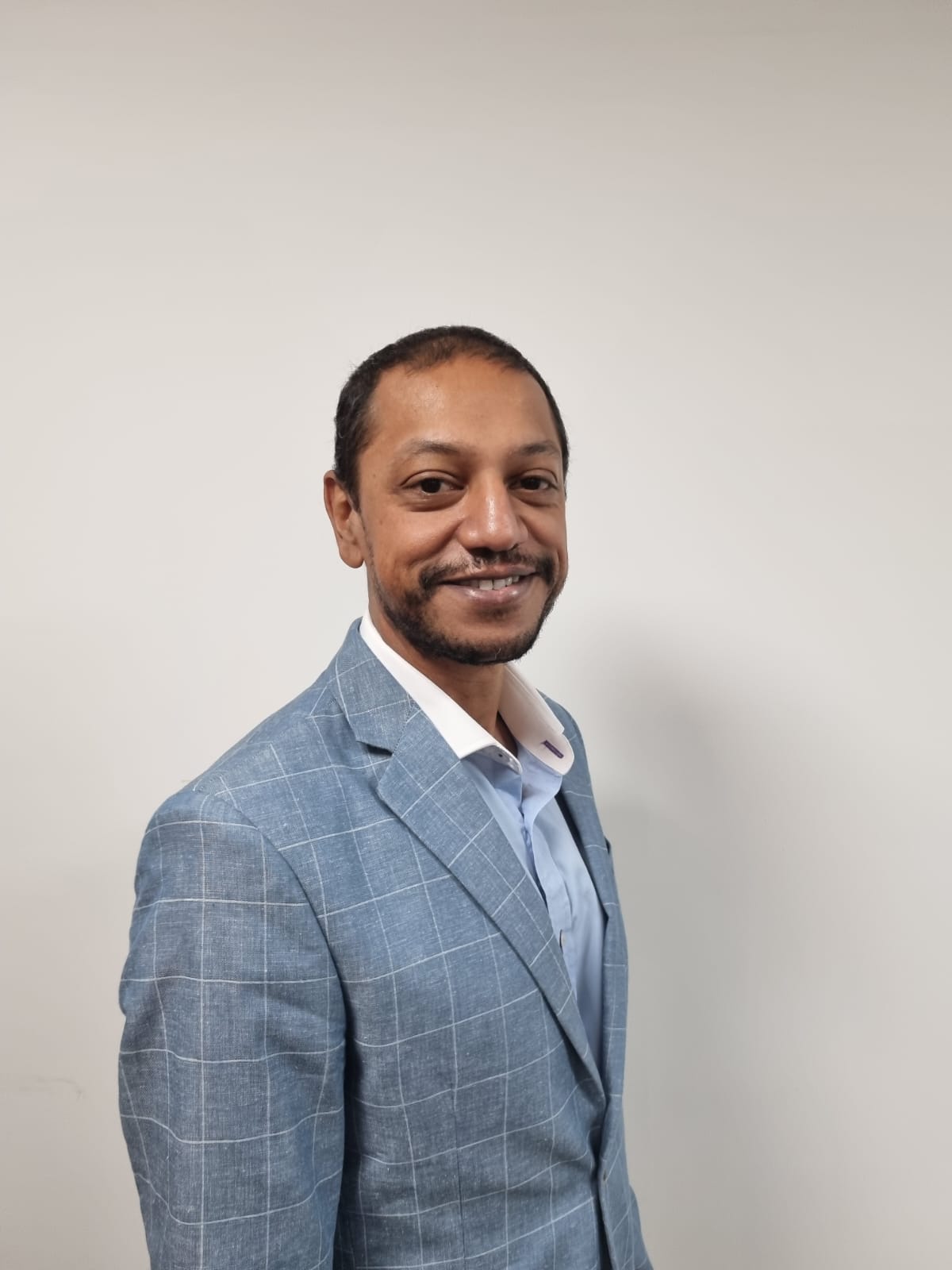 About Us - Emantis: Elevated Ergonomics